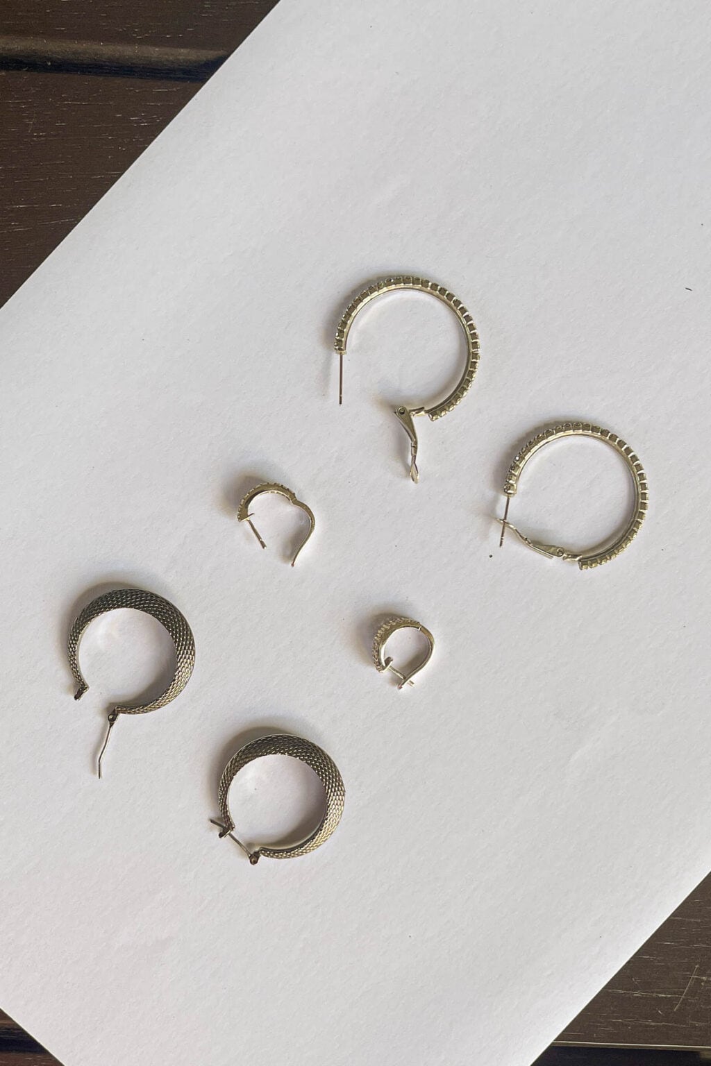 How To Put On Hoop Earrings and How To Remove Them Securely | The Pink ...