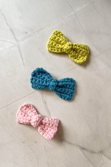 How to Crochet a Bow (for Beginners) | The Pink Craft Box
